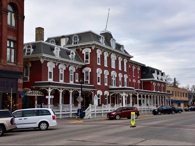 In Northfield, even the historic architecture seems to welcome you home. Jesse James wouldn't recognize it, but you'll love it.