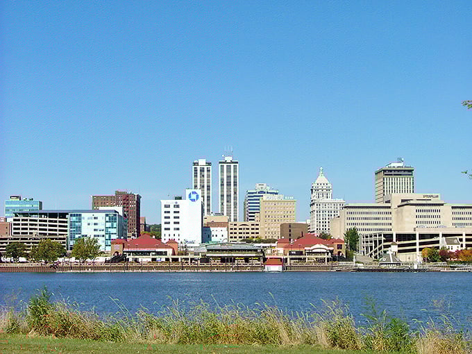 Downtown Peoria combines urban amenities with Midwestern affordability, where your retirement dollars work overtime so you don't have to.