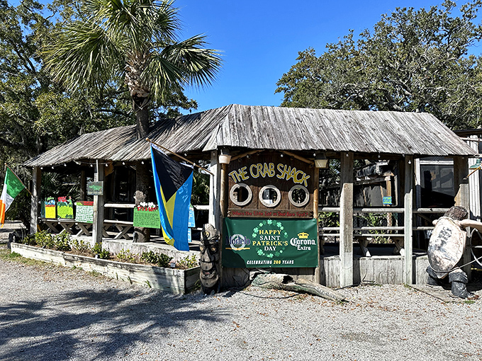 "Where the elite eat in their bare feet" isn't just a slogan&mdash;it's the perfect description of this delightfully rustic seafood haven.