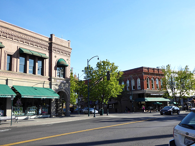 Wide streets and open skies create the perfect backdrop for retirement dreams that actually fit your budget. 