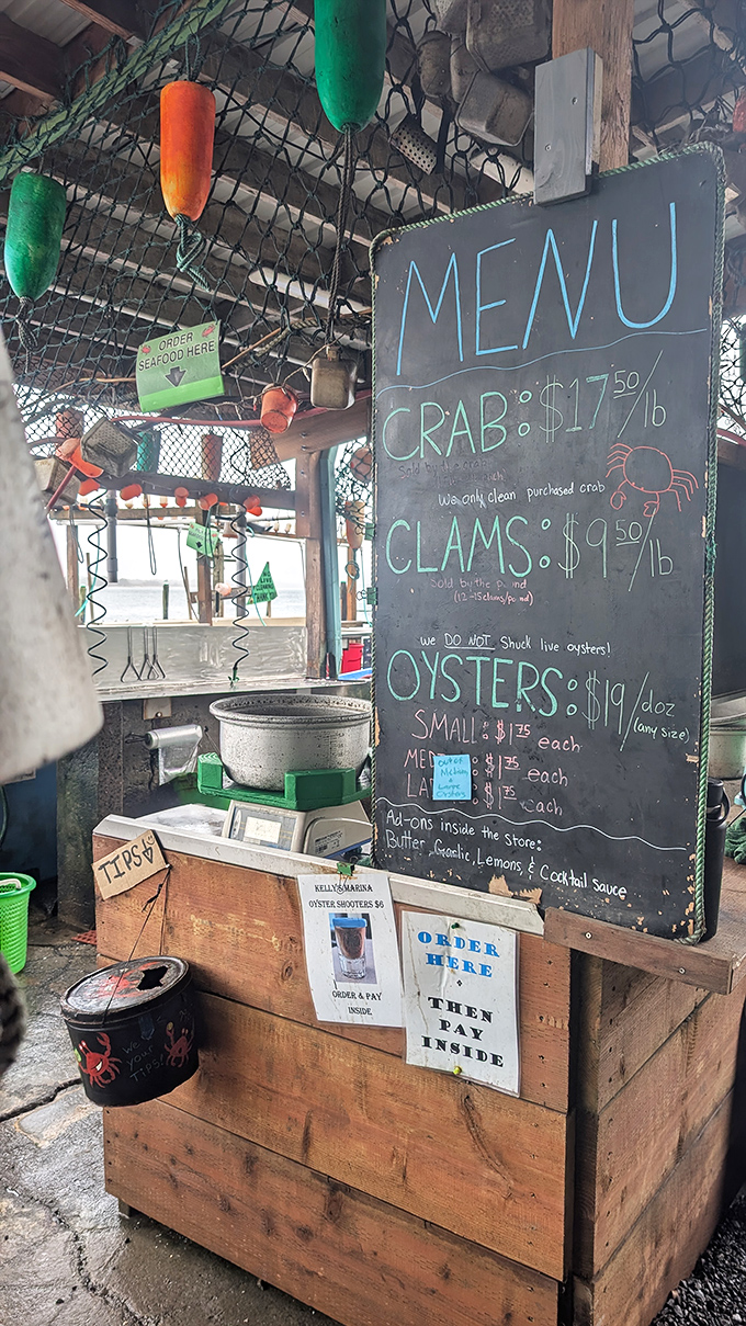 The chalkboard menu at Kelly's speaks the universal language of seafood lovers&mdash;simple, fresh, and straight from the source.