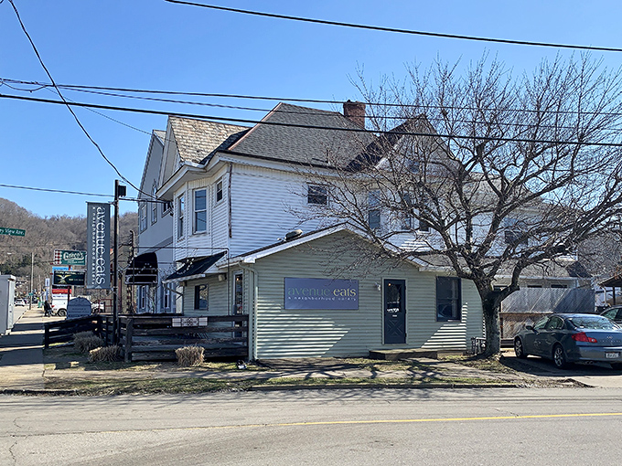 Avenue Eats: Who knew a house could transform into burger paradise? It's like the HGTV of comfort food!