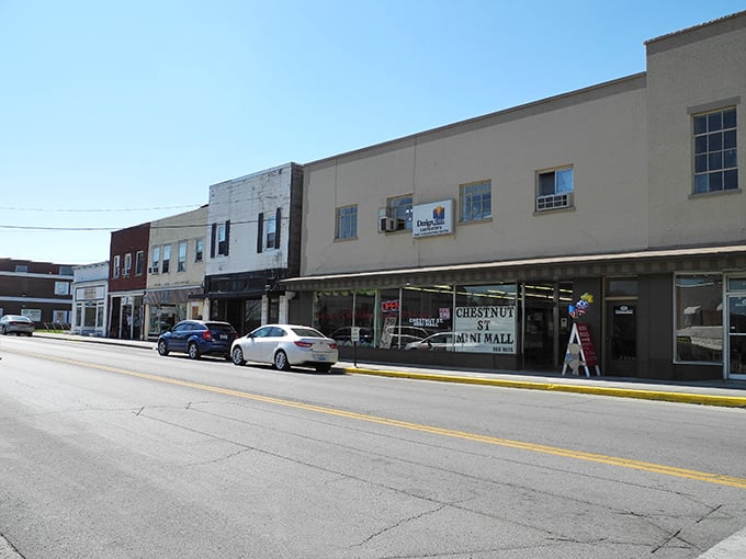 Berea's colorful historic buildings stand shoulder-to-shoulder like old friends. Each fa&ccedil;ade tells a different story in this artisan community.