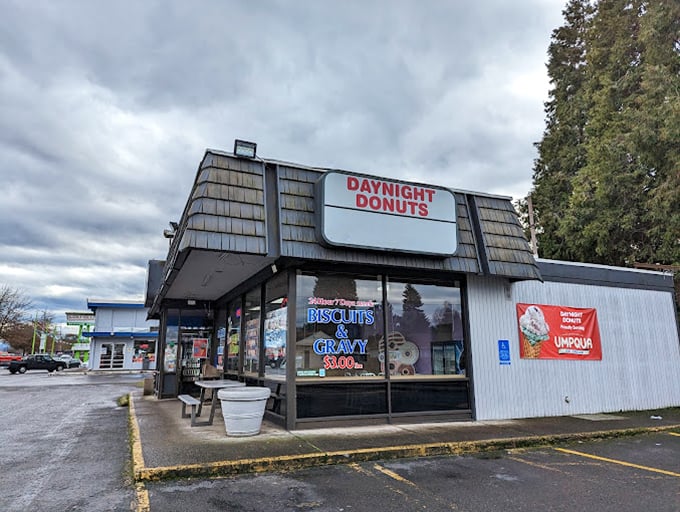 That red and white checkerboard exterior is like the Swiss Army knife of visual cues&mdash;impossible to miss, impossible to forget. 