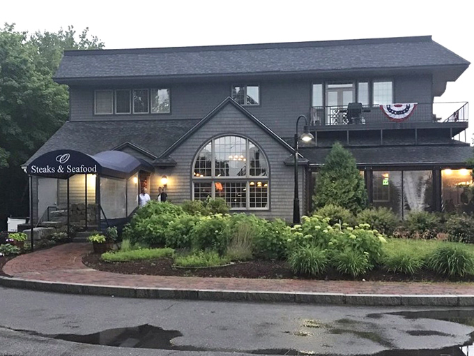O Steaks & Seafood's elegant exterior promises the kind of sophisticated meal that requires both a napkin AND a bib.