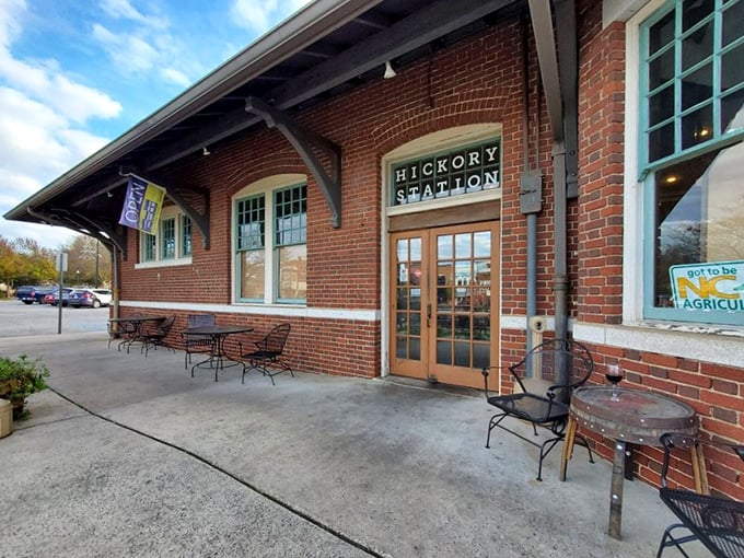 Olde Hickory Station preserves railway history while serving up modern flavors. Dining in this historic depot is a ticket to tastiness.