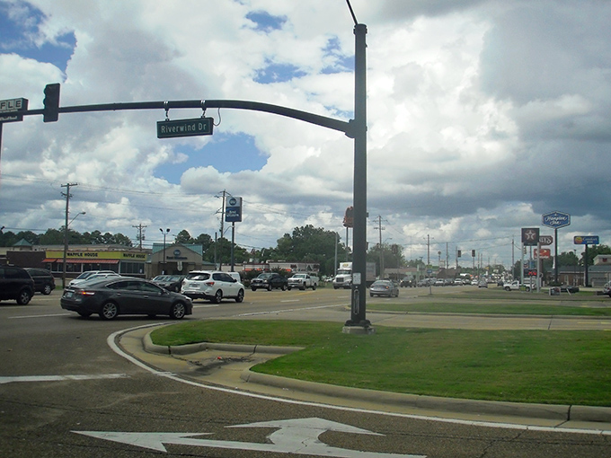 Pearl's commercial district offers modern convenience with a dash of Southern hospitality, perfect for retirees seeking both comfort and value.