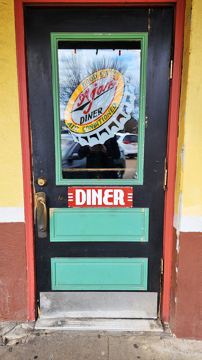 Those festive string lights aren't the only bright spots here&mdash;the mac and cheese glows with enough Southern comfort to light up your soul