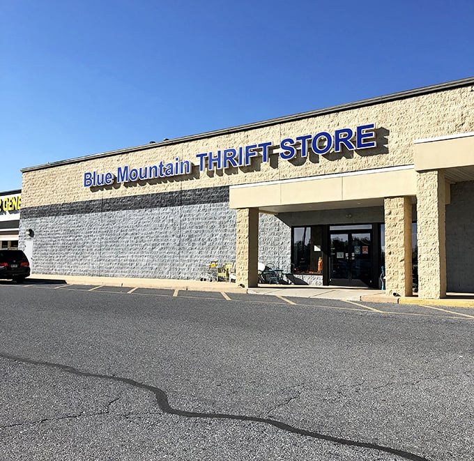"Sunshine and savings! Blue Mountain's clean exterior promises a thrifting experience that's anything but second-rate." 