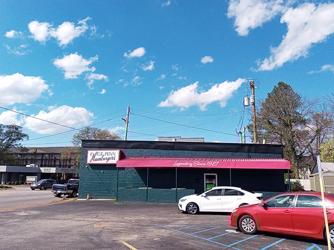 This little green burger time machine has been serving the same recipe since before Instagram could make food famous.