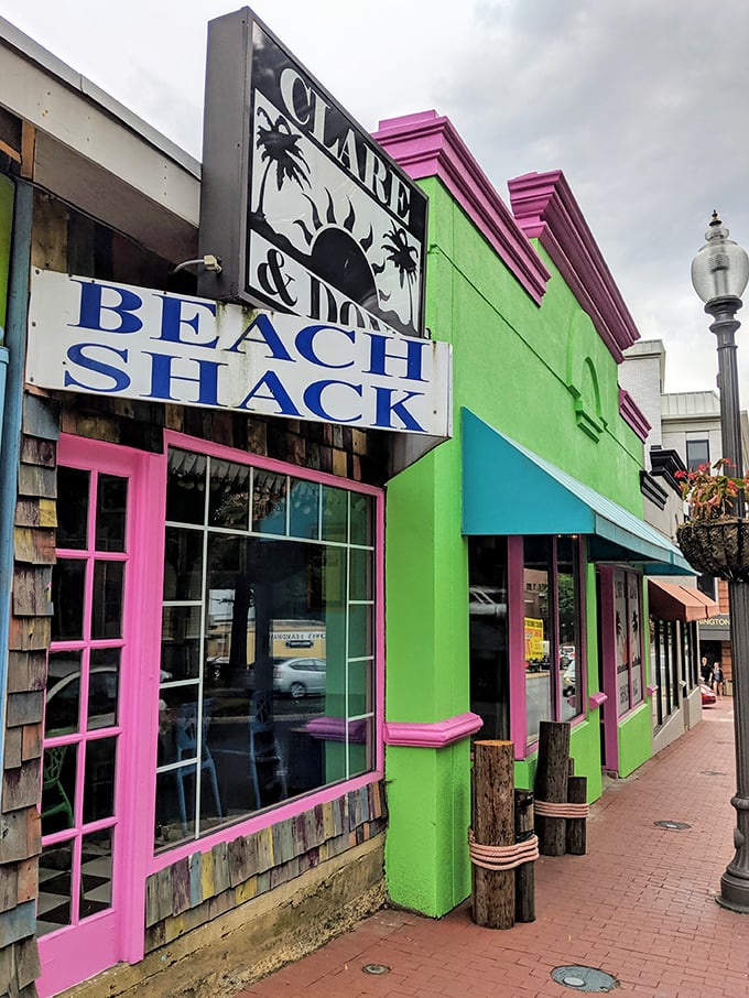 This eye-popping green and pink beach shack stands out like a flamingo at a penguin party. Florida called&mdash;it wants its colors back!