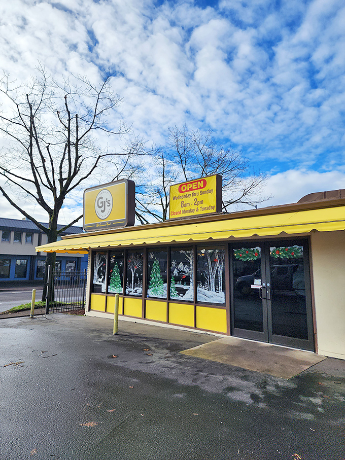 GJ's Family Restaurant (Eugene): Winter wonderland on the windows, summer-worthy omelets on the plates&mdash;GJ's knows how to brighten any Oregon morning.