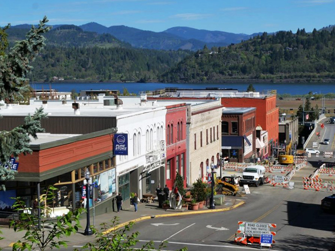 Historic buildings with a side of spectacular scenery. I'd gladly get lost window shopping along these welcoming streets.