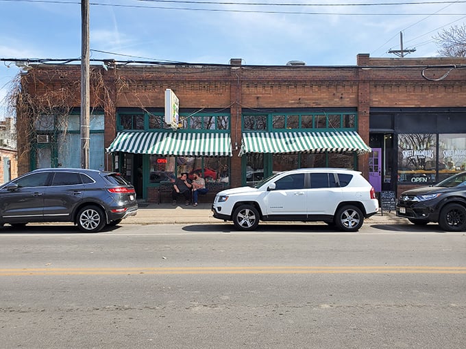 Brick walls and vintage charm&mdash;Lisa's looks like the kind of place where the waitress might call you "honey" and actually mean it.