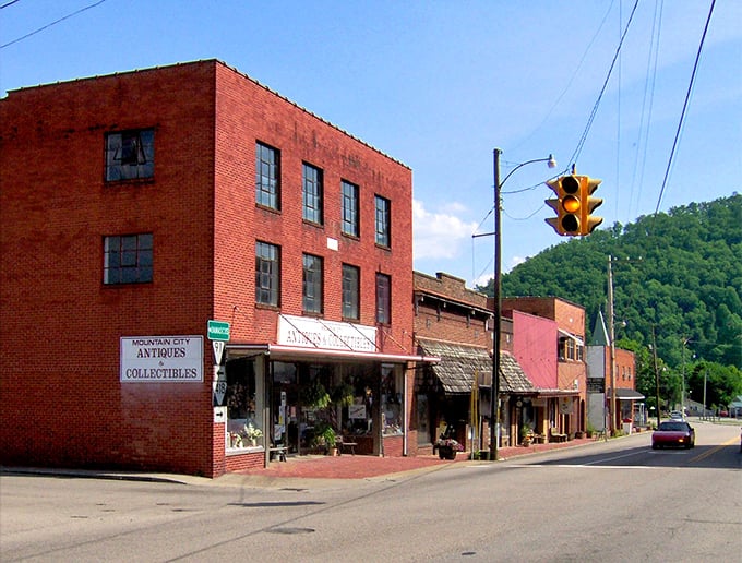 Mountain City's quaint downtown comes with a priceless amenity package: fresh mountain air, friendly neighbors, and gorgeous views.