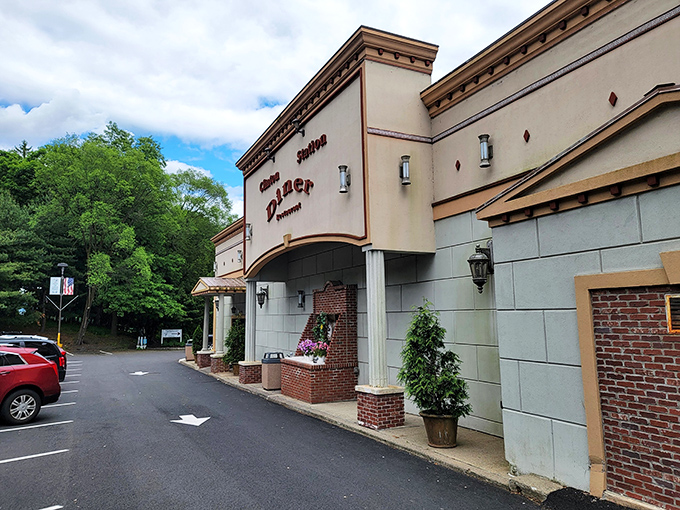 Grand entrance, grand breakfast! Clinton Station's impressive fa&ccedil;ade promises meals fit for hungry royalty passing through town.