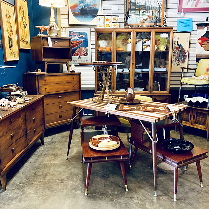 Mid-century modern heaven! This booth could furnish Don Draper's office or your next Instagram-worthy living room makeover.