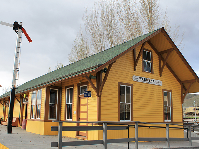 This sunny yellow Wabuska train depot reminds us that before highways and Teslas, railroads were the arteries of the American West.