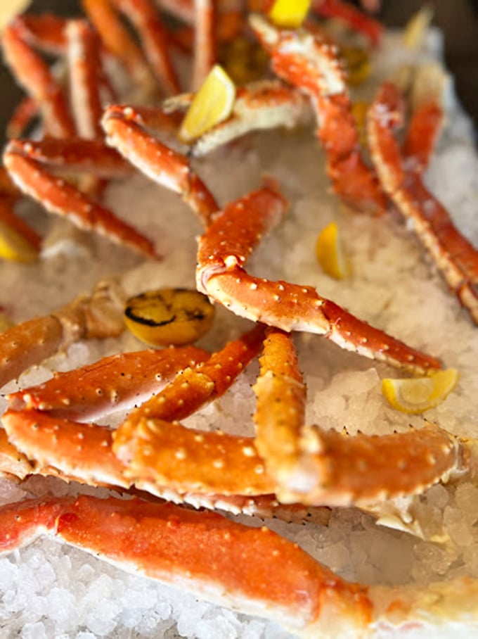 These king crab legs aren't just food; they're an event unto themselves. Each one promises a sweet, buttery treasure hunt.