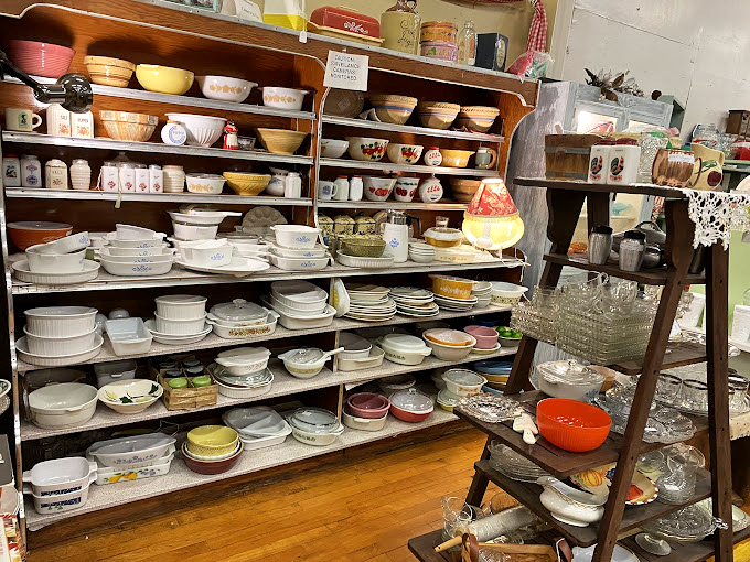 Pyrex paradise! Collectors can spot rare patterns among these colorful vintage dishes that once graced America's dinner tables.