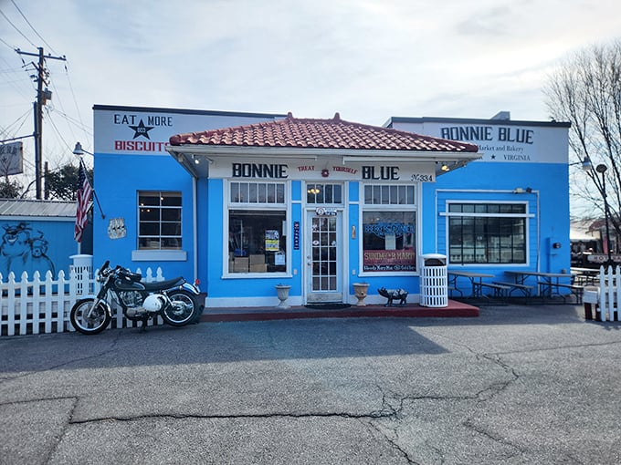 Bonnie Blue's bright exterior is as cheerful as their legendary biscuits. Southern comfort in building form!