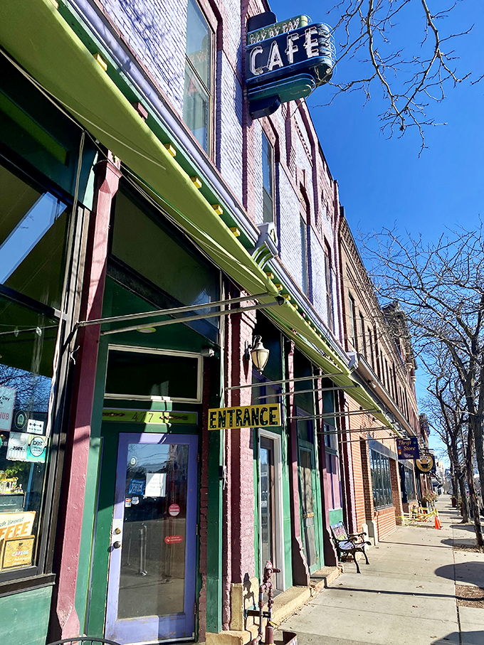 Day by Day Caf&eacute; exterior: "That little green awning might as well be a beacon saying 'Breakfast nirvana this way.' Your morning hero awaits!"