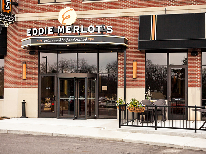 Eddie Merlot's sleek exterior hints at the luxury within. Like the steakhouse equivalent of James Bond in a perfectly tailored suit.