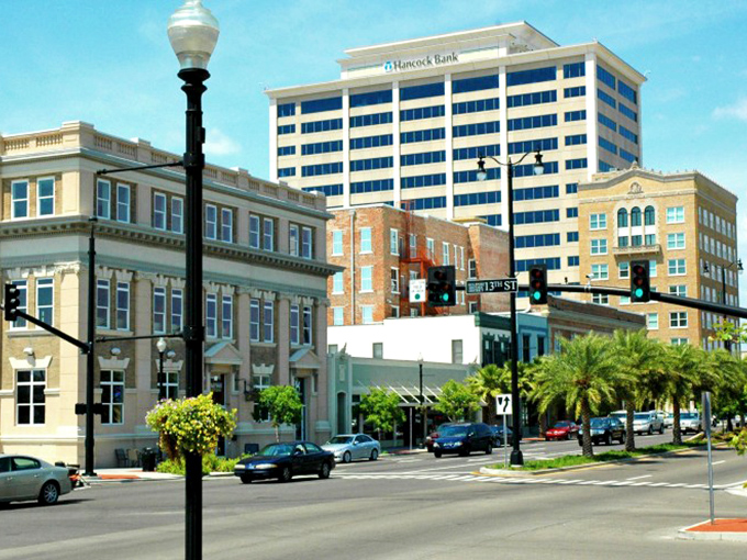Gulfport's colorful alleyways offer artistic charm without the big-city price tag&mdash;like finding Broadway talent at community theater prices.