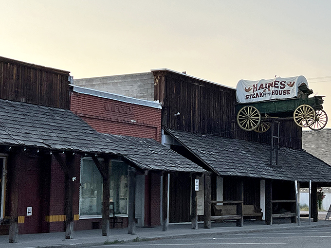Wagons ho, taste buds ready! This steak house brings the Wild West to your plate, minus the dust and plus a whole lot of flavor.