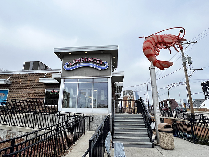 Lawrence's giant shrimp sign is Chicago's version of the North Star for seafood lovers. Follow it to crispy, golden happiness any time of day.