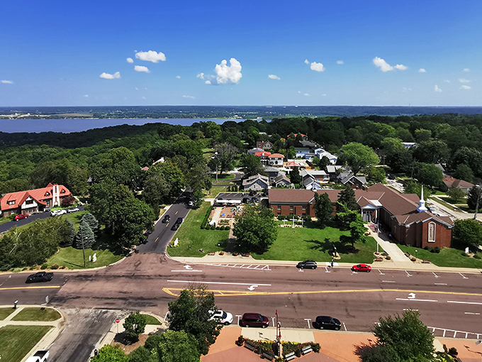 Peoria's riverside charm comes with big-city amenities and small-town prices&mdash;like finding designer clothes at a thrift store price tag.