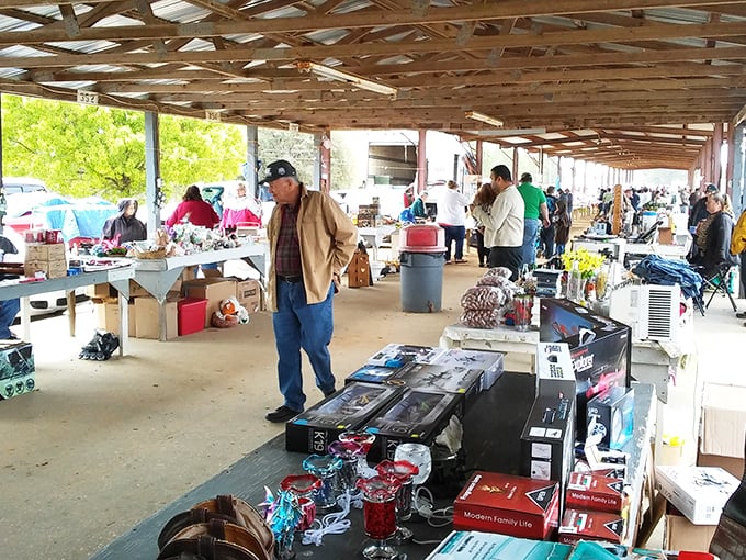 Simple pleasures, extraordinary finds! Sadie's rustic covered walkways invite shoppers to slow down and enjoy the hunt.