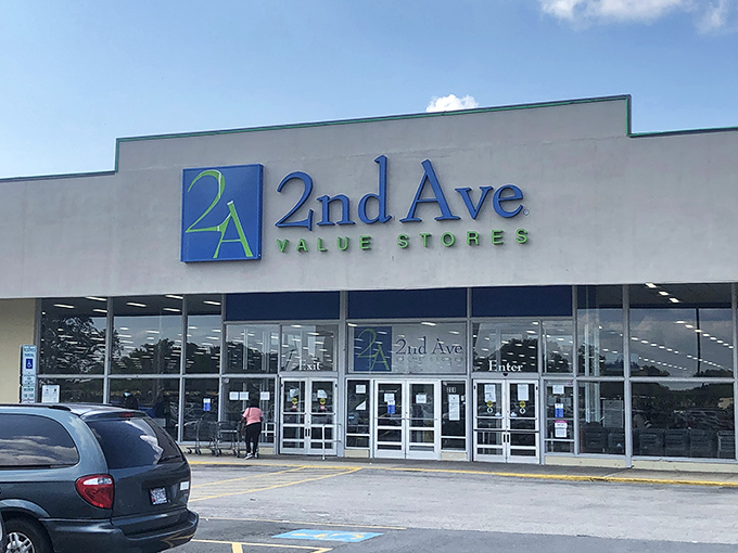 The clean, bright interior of 2nd Ave's Laurel store makes treasure hunting a pleasure. Organized chaos at its finest!