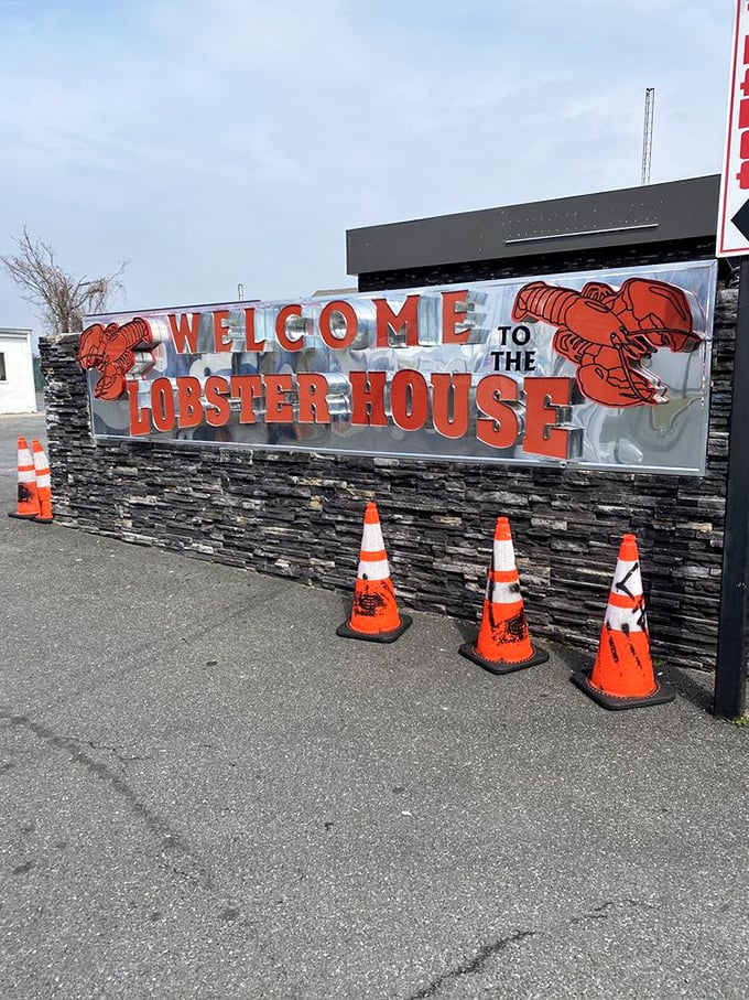 Nothing says "serious seafood" like a restaurant that puts "lobster" right in its name and "welcome" on its sign.