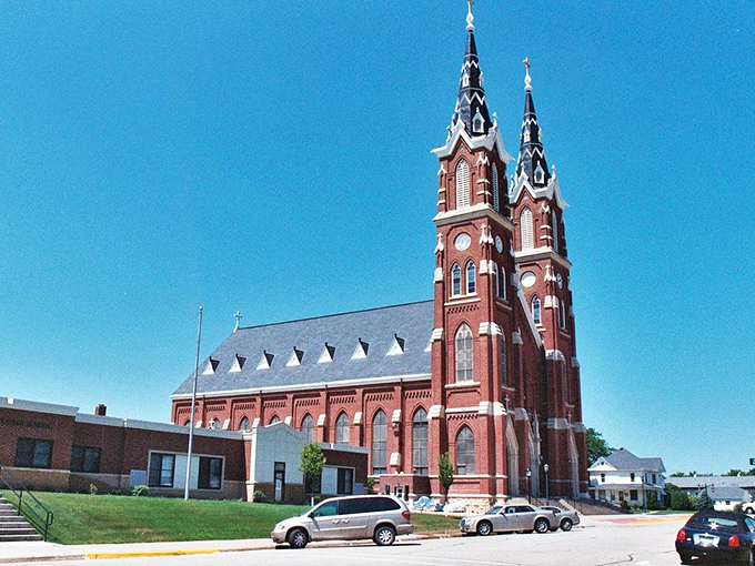 "Is this heaven?" "No, it's Dyersville, Iowa"&mdash;where cornfields and baseball dreams merge into pure Americana.