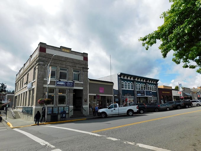 Friday Harbor: Seaside charm that hooks you immediately. The kind of place where "rush hour" means three boats arriving at once.