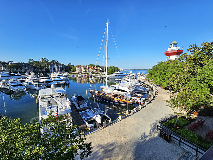 Palm trees sway along Hilton Head's Battery &ndash; where retirees discover island living doesn't have to sink their Social Security checks.