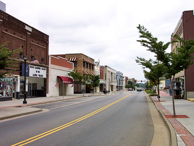 No rush, no noise&mdash;just storefronts standing proud and trees leaning into the rhythm of a slow Tuesday.