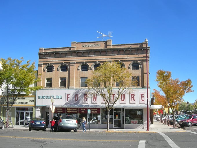 The San Juan Mountains provide Montrose with nature's most impressive wallpaper. Every local has a "mountain view" office!