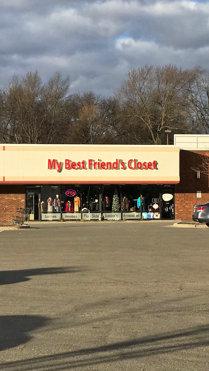 That storefront window display hints at the fashion treasures within. Like raiding a stylish friend's closet, minus the guilt!