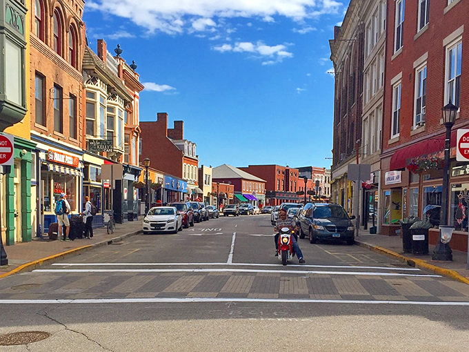 Those green doors and windows pop against the brick like emeralds on velvet. Architectural jewelry at its finest! 