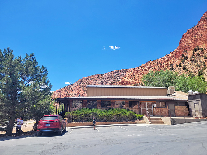 As the sun sets behind those stunning red cliffs, Rusty's cabin-like charm promises a steak dinner worth writing home about.
