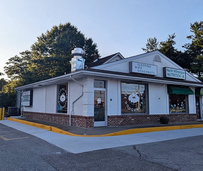 The evening light makes Sleeping Bird glow like a lighthouse for the donut-obsessed. Follow the beacon to handcrafted happiness!