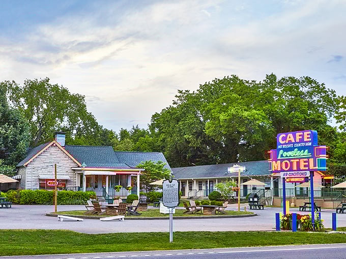 This isn't just a roadside stop&mdash;it's a Tennessee institution where breakfast pilgrims flock for biscuits that define Southern perfection.