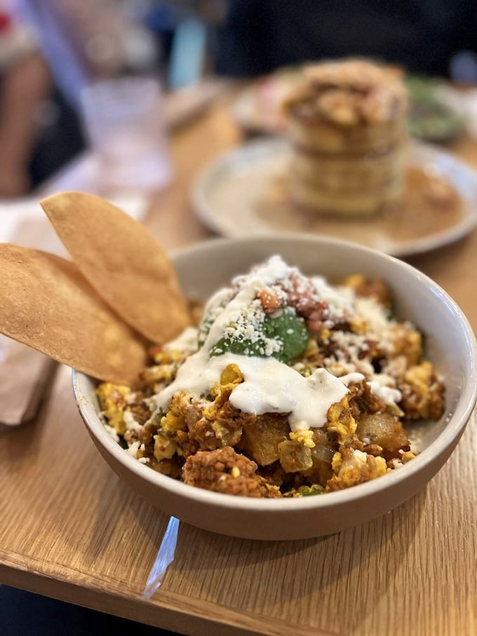Breakfast bowls: where "healthy choice" and "I need comfort food NOW" find their happy middle ground in a symphony of textures.
