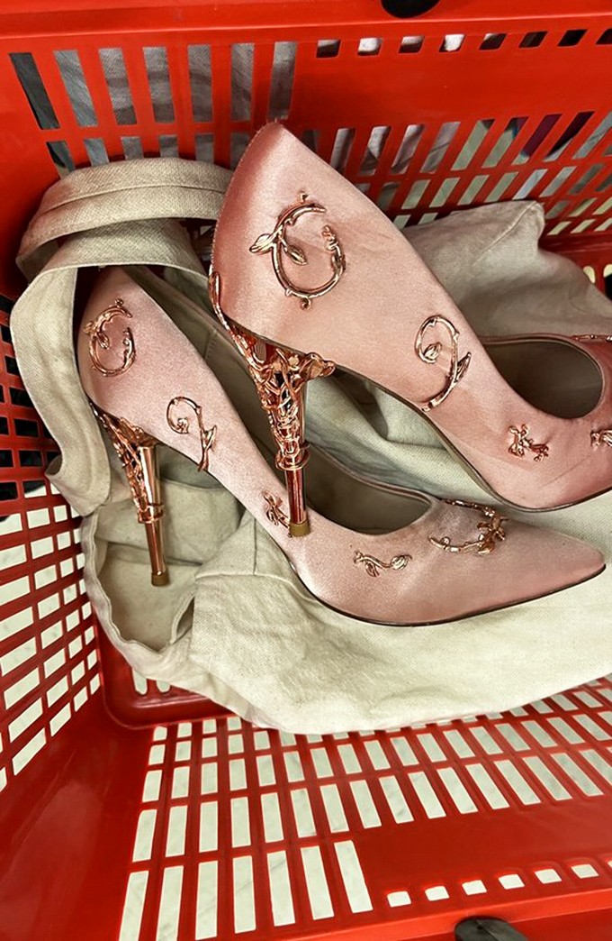 Cinderella never had it this good! These blush heels with ornate gold stems transform any outfit from everyday to runway-ready.