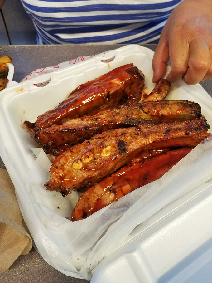 Meat this good deserves the spotlight. These ribs-to-go are packaged like the precious cargo they are.