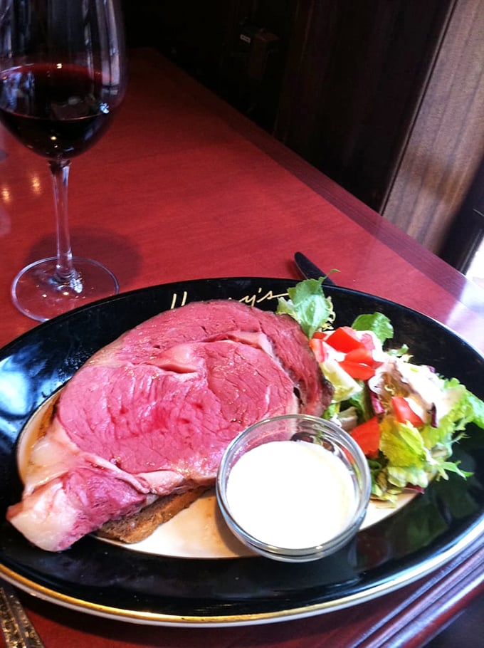 When your prime rib arrives with that little cup of horseradish cream, it's like the universe saying, "You made the right choice today."