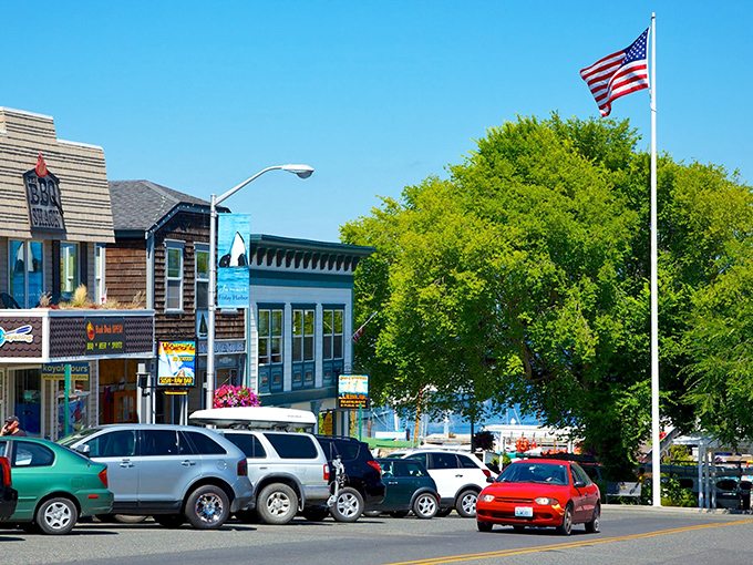 Friday Harbor&rsquo;s waterfront scene is a postcard come to life &ndash; boats bobbing, flags flying, and a salty breeze.