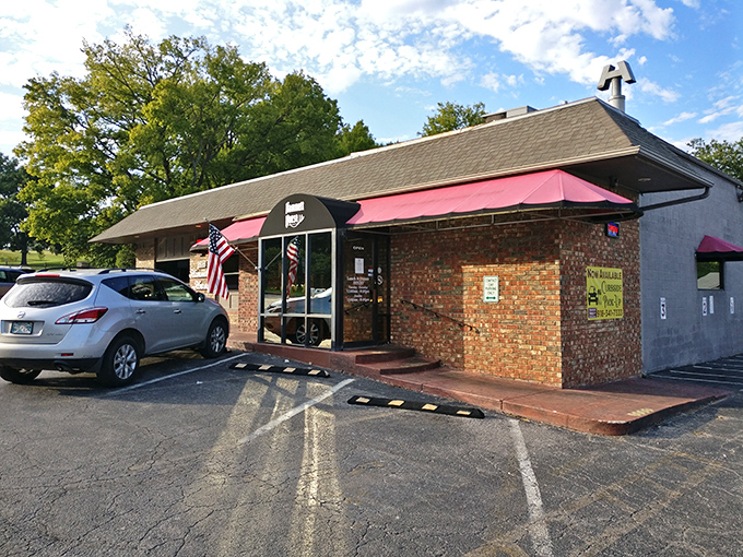 Hammett House's brick exterior and burgundy awnings hint at the old-fashioned goodness waiting inside. Pie lovers, rejoice!